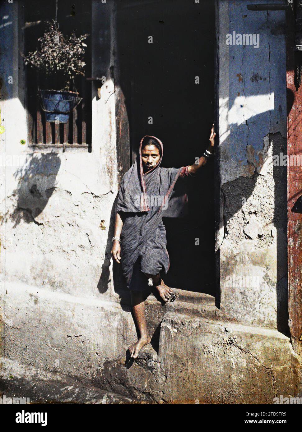 Bombay, India Woman in sari draped in short dhoti, on her doorstep ...