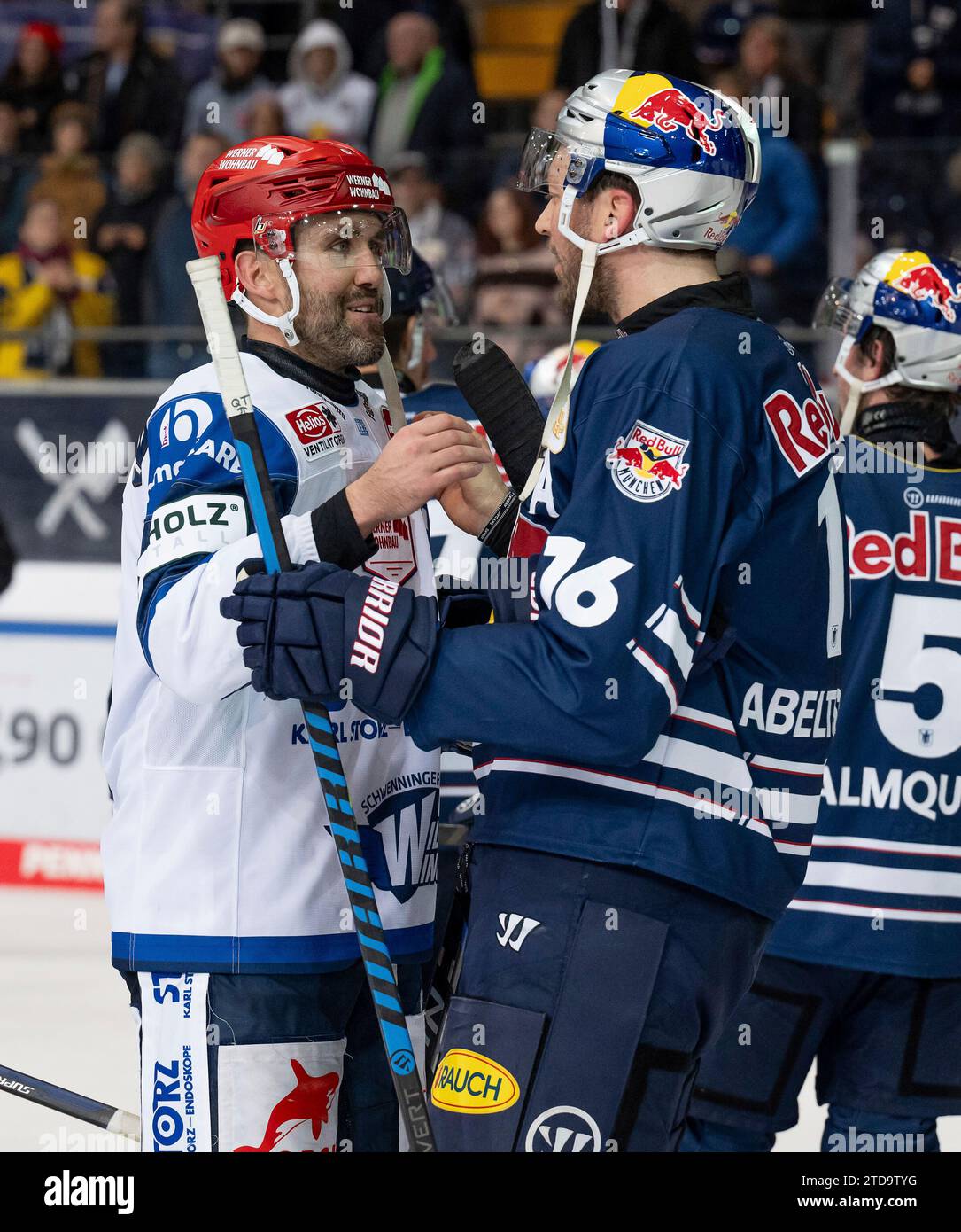 Muenchen, Deutschland. 17th Dec, 2023. Shakehands zwischen Ex ...