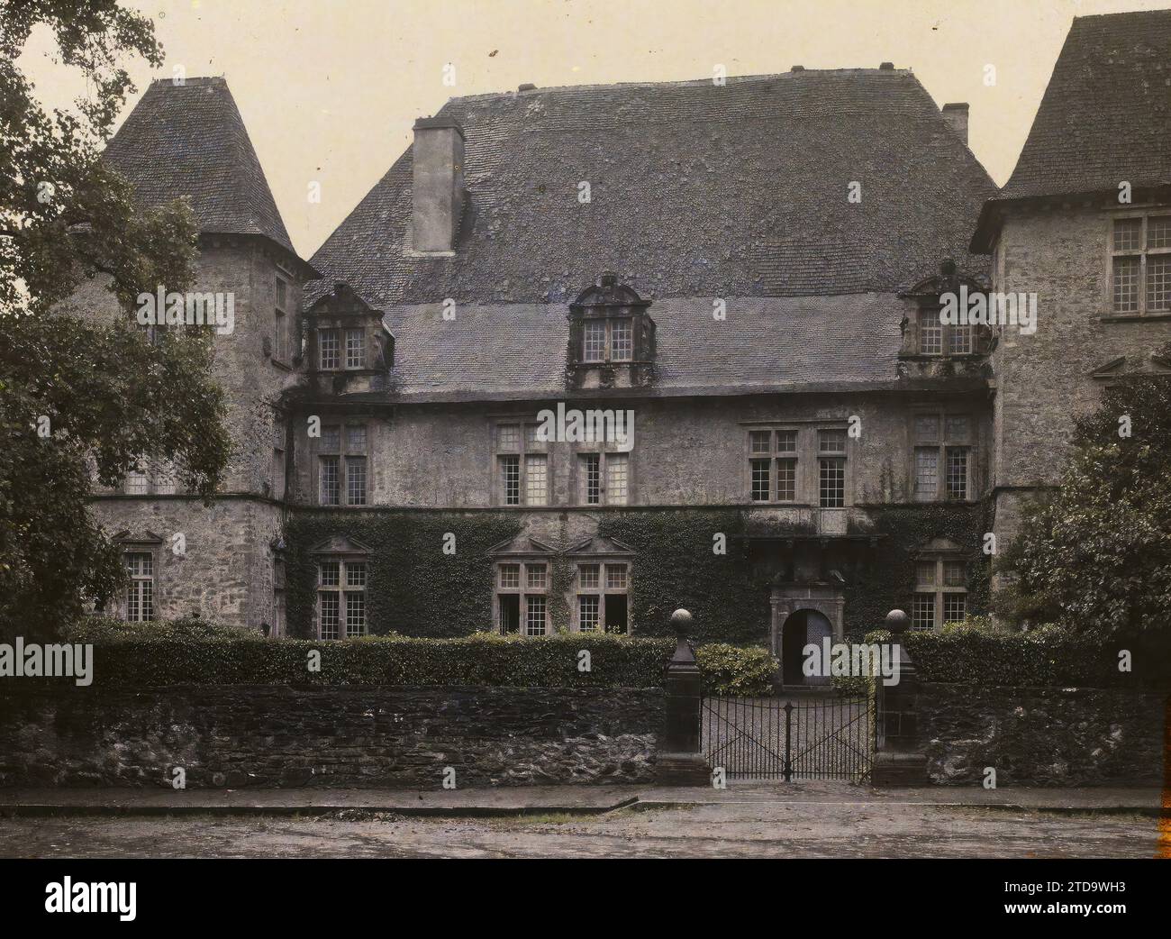 Mauléon, France, Personality, Art, Habitat, Architecture, Personality ...