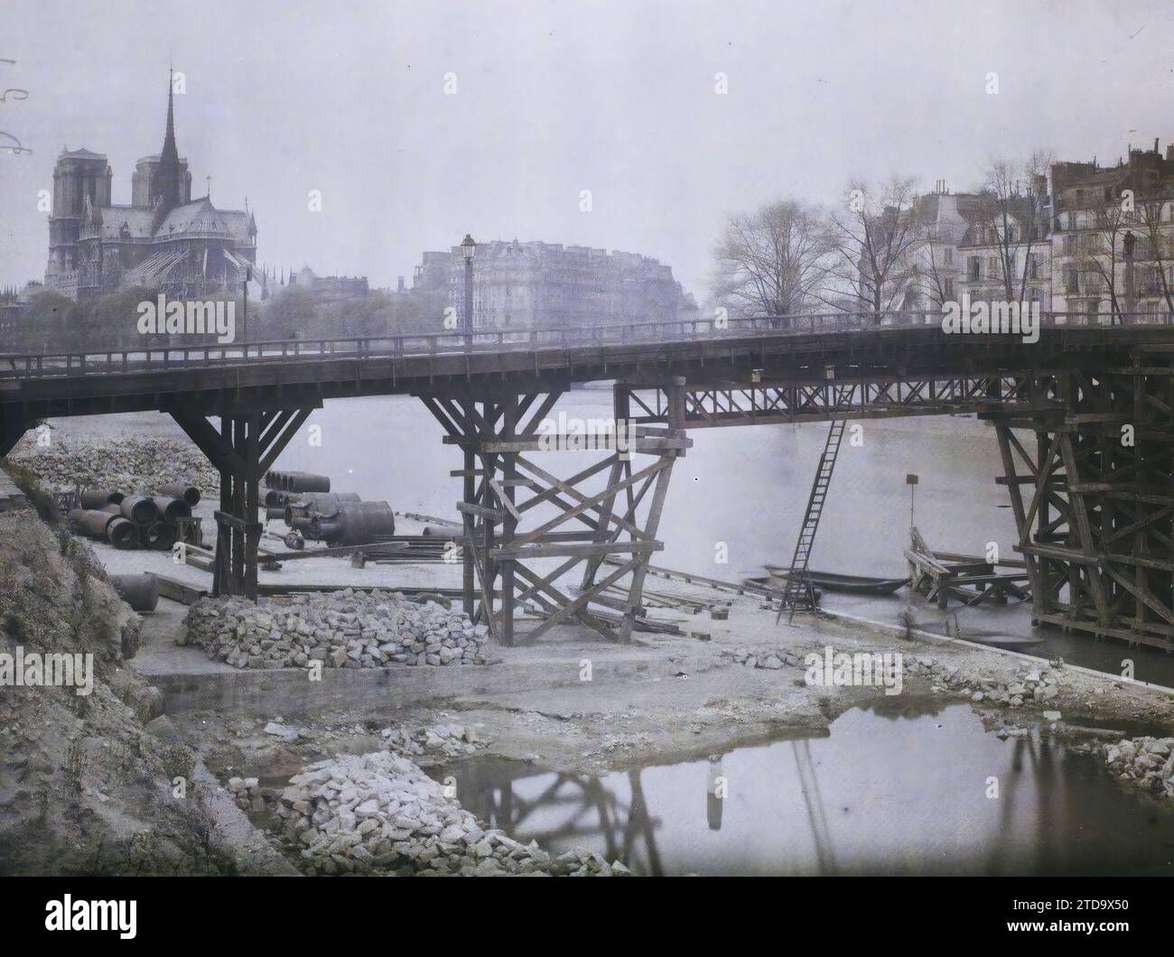 Paris (IVth arr.), France The reconstruction of the Tournelle bridge ...