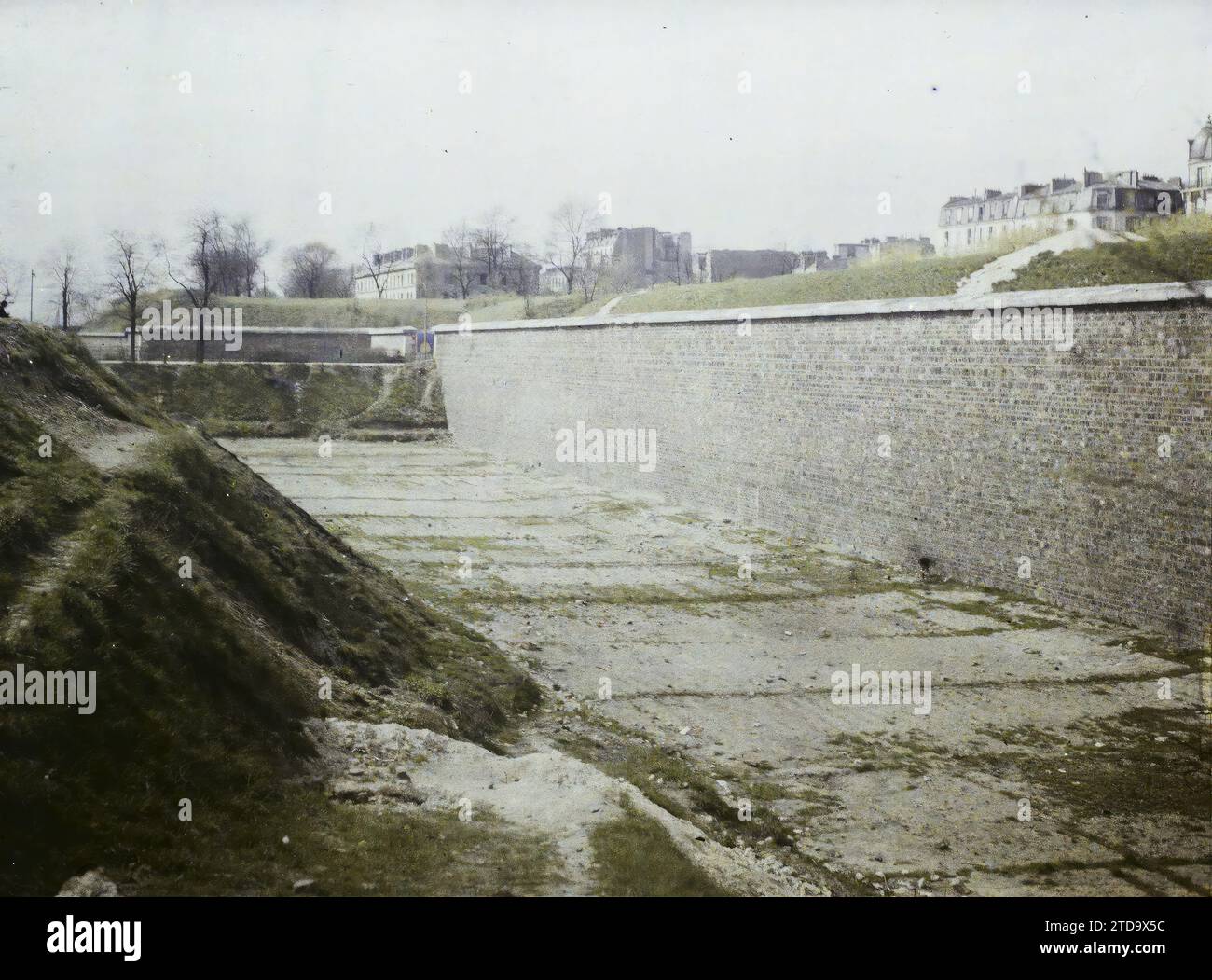 Paris (XIVth arr.), France The fortifications at the Porte d'Orléans ...