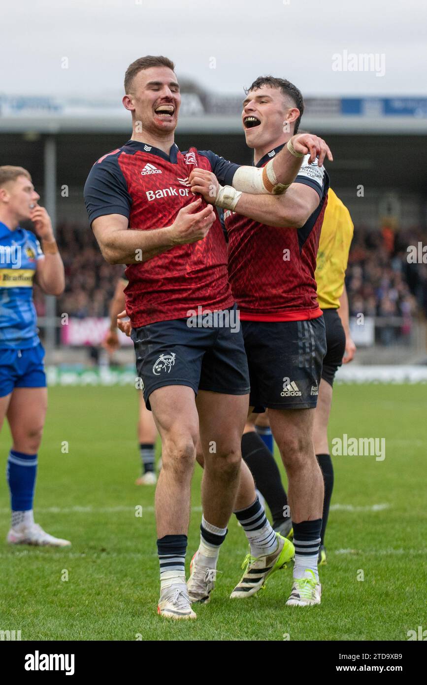 Shane Daly of Munster celebrates scoring with Calvin Nash of Munster ...