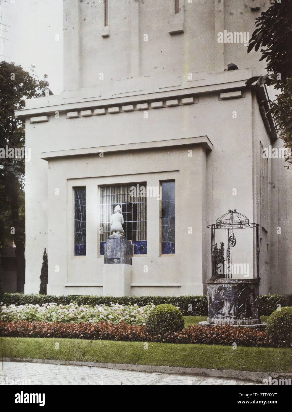 Paris (8th arrondissement), France The Decorative Arts Exhibition ...