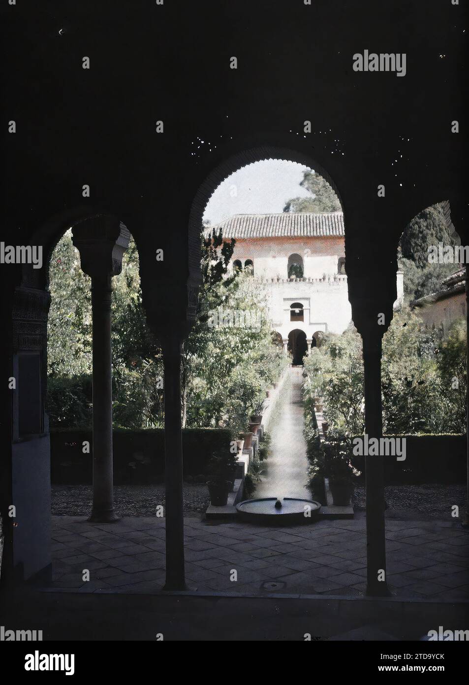 Fountain arc arcade arceau park garden habitat architecture hi-res ...