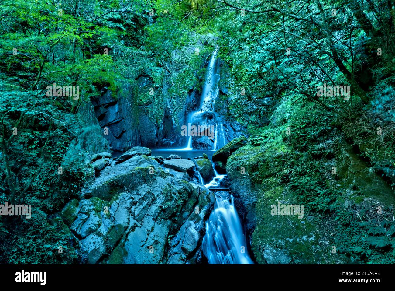 Dongsian waterfall on the way to Dabajianshan Mountain, Shei-Pa ...