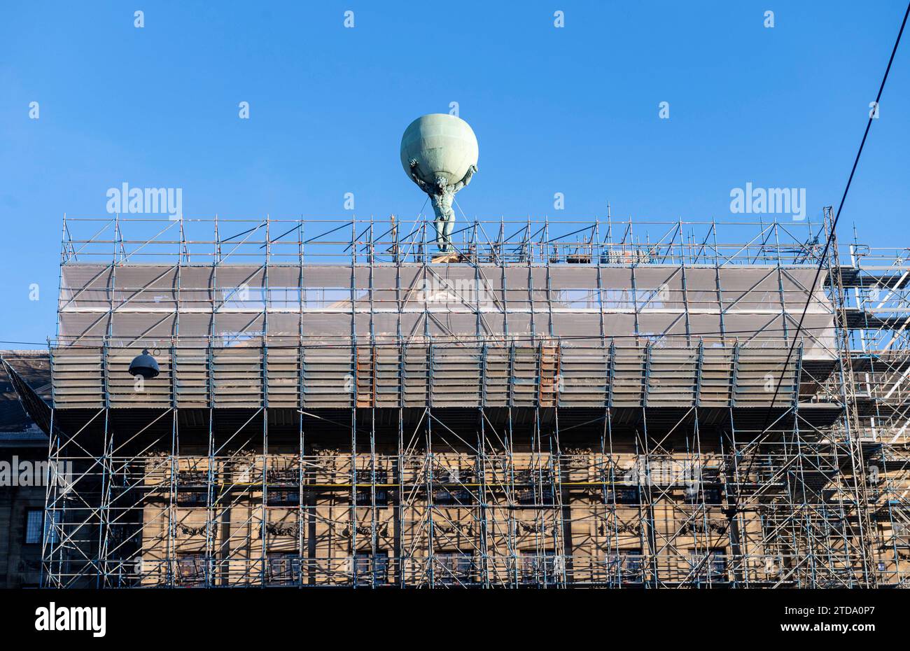 Statue of atlas holding globe hi-res stock photography and images - Alamy