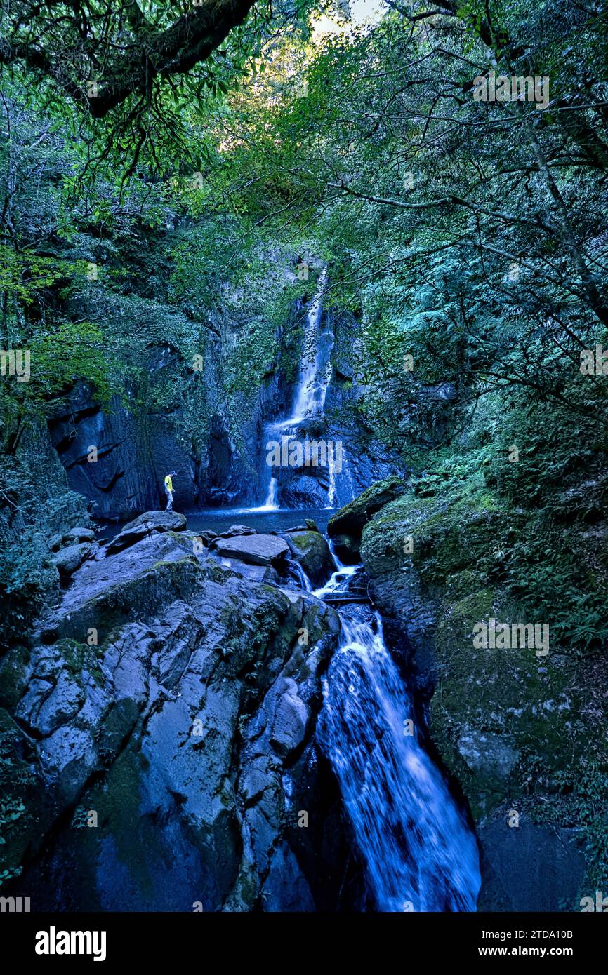 Dongsian waterfall on the way to Dabajianshan Mountain, Shei-Pa ...