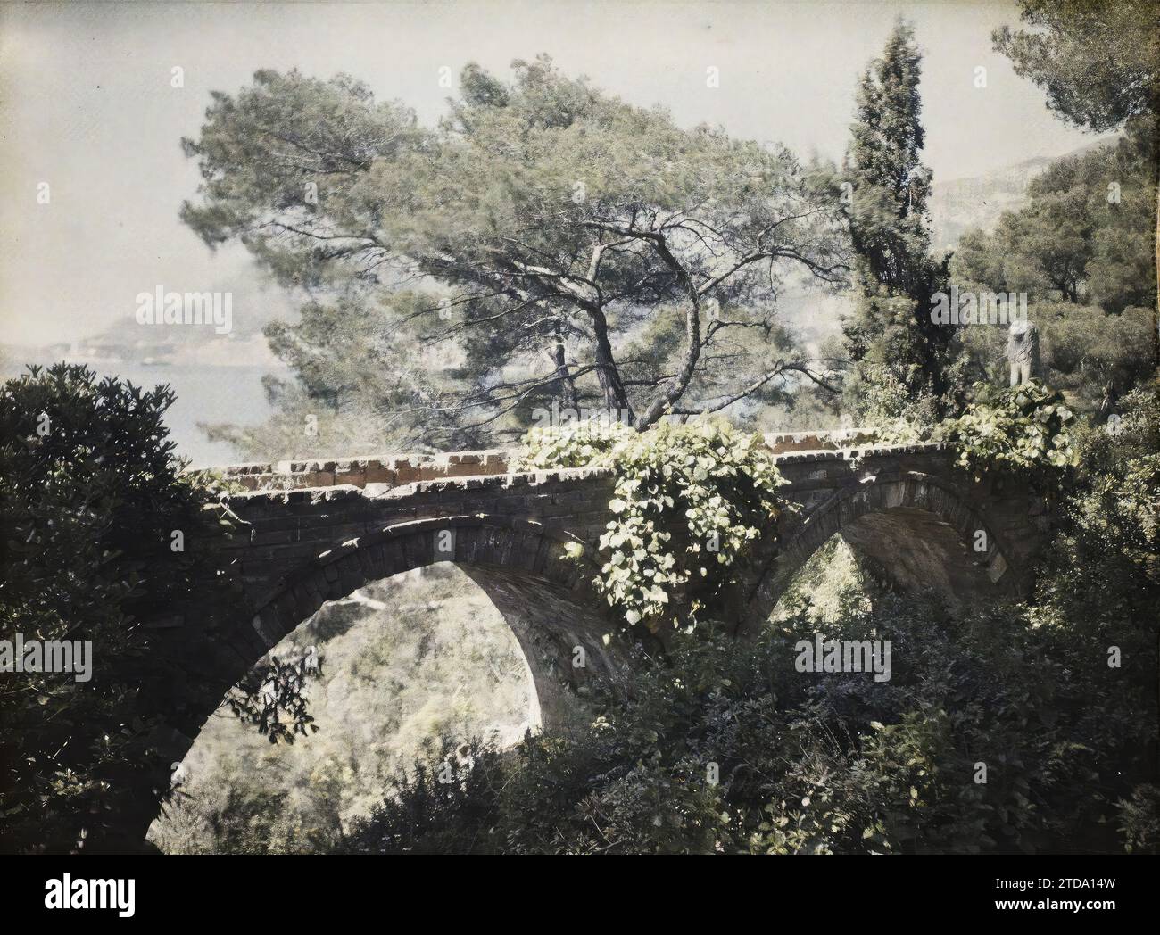 France villa cypris garden bridge hi-res stock photography and images ...