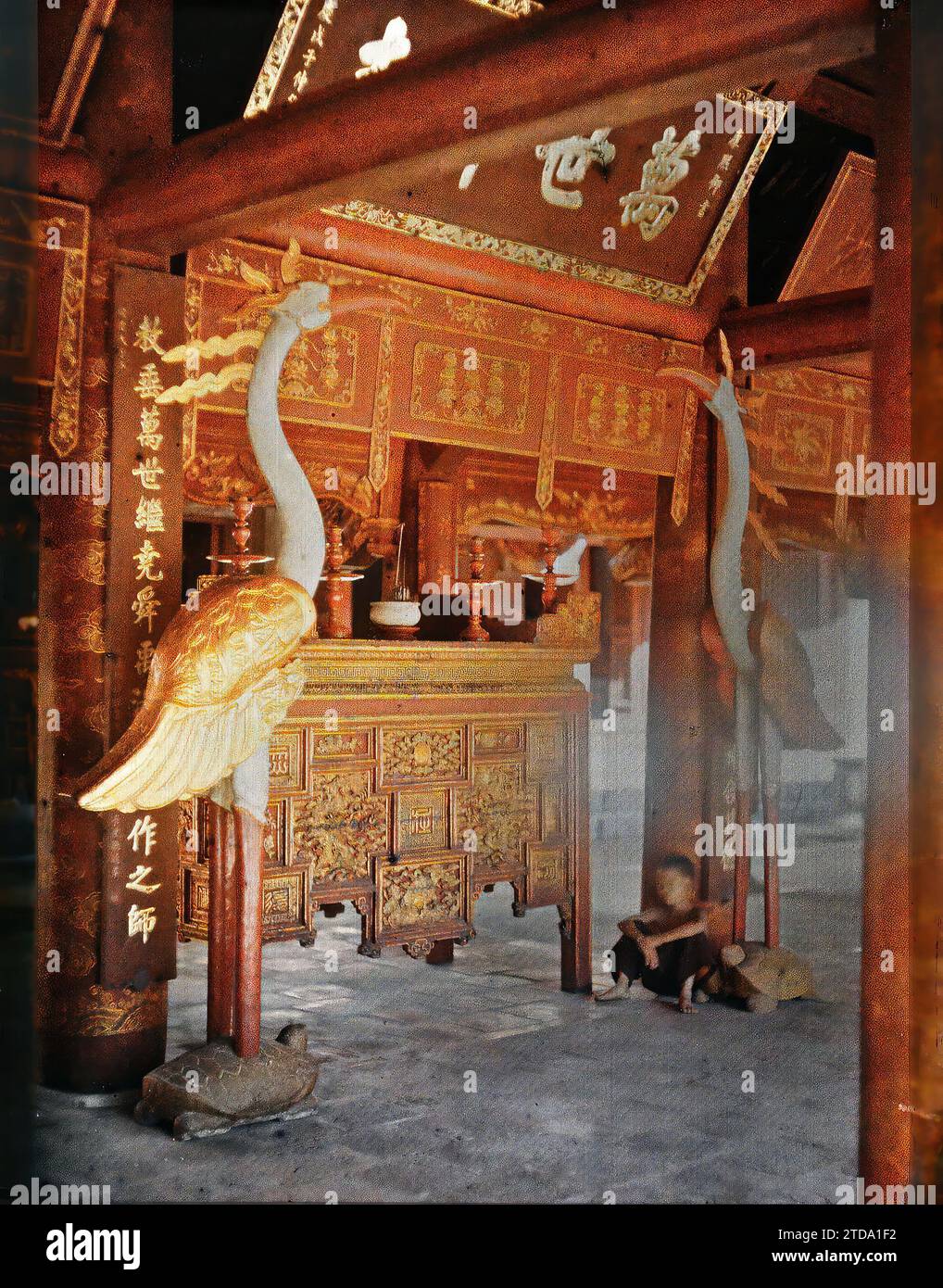 Hà-nôi, Hainoi Vietnam, Tonkin, Indochina The altar of the Confucian ...