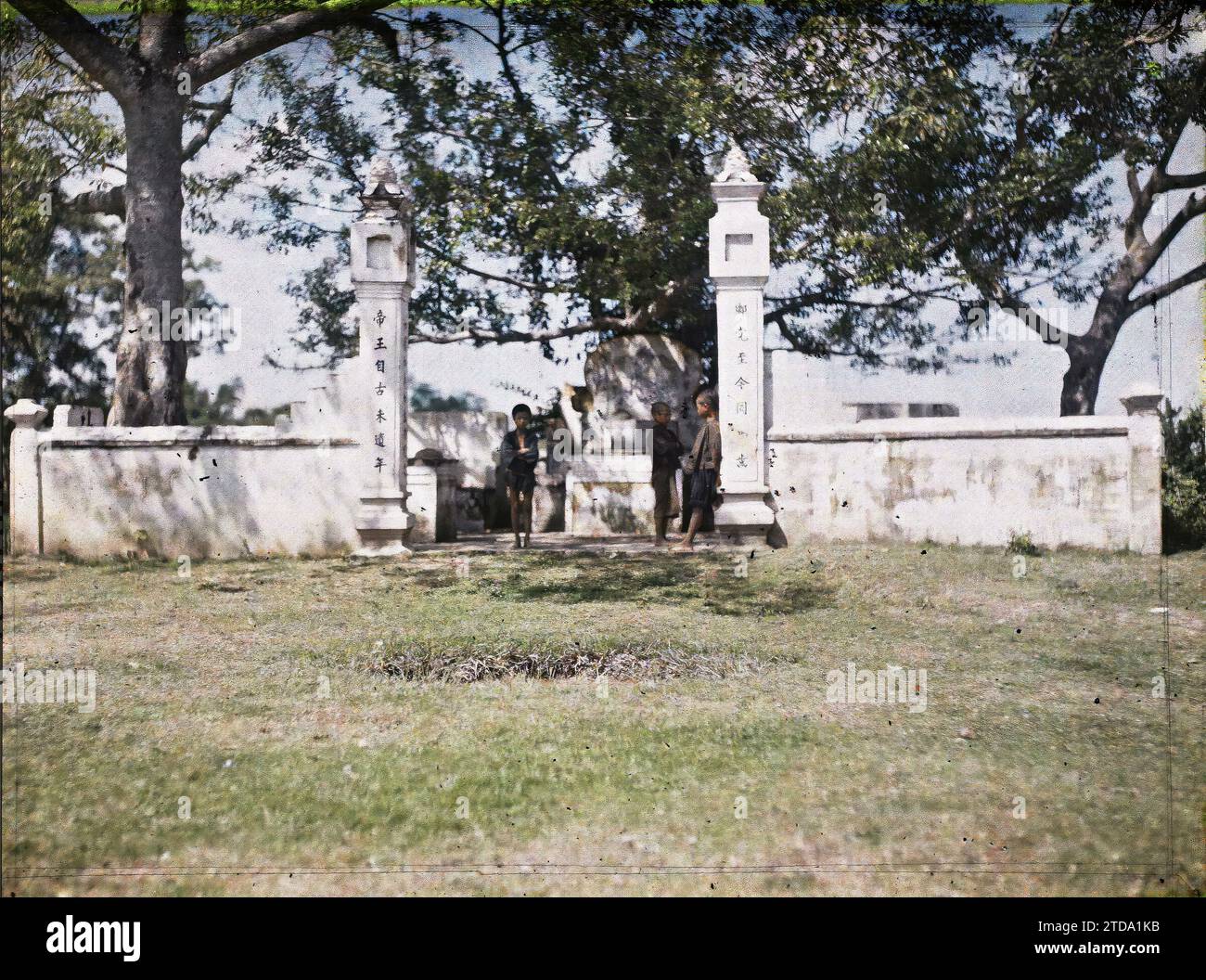 Indochina, Tonkin, surroundings of Hà-nôi, Hainoi Vietnam A group of ...