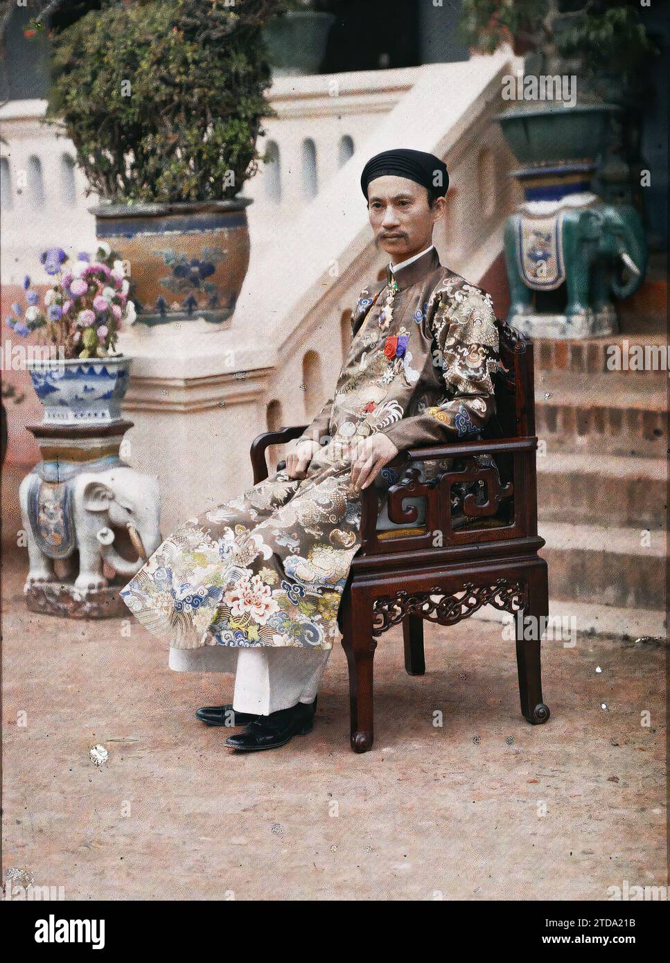 Hadong seated hi-res stock photography and images - Alamy