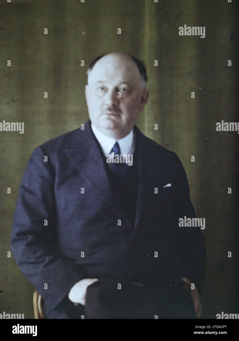 Diplomacy vertical hi-res stock photography and images - Alamy