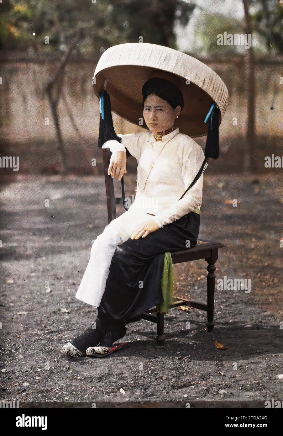 Hà-nôi, Hainoi Vietnam, Tonkin, Indochina A young quadroon woman wearing a large latanier leaf ...