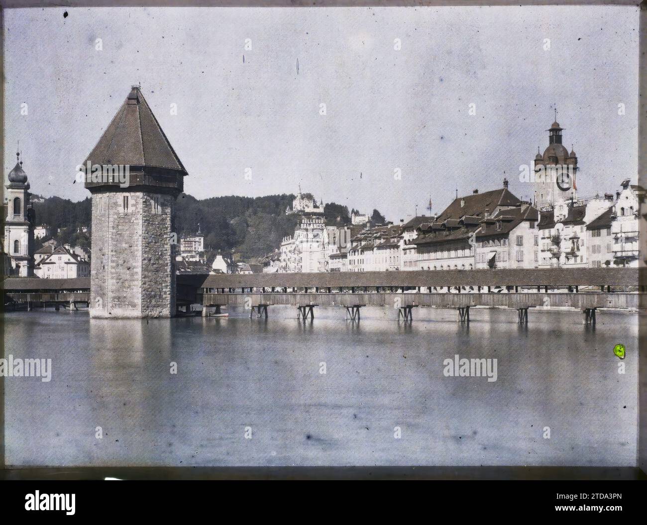 Lucerne, Switzerland The Kapellbrücke (Chapel Bridge) and the Reuss ...