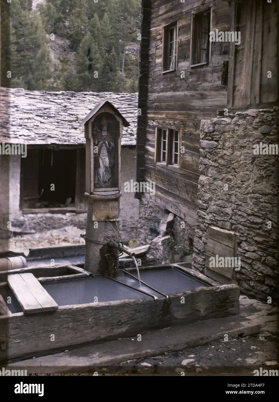 Statue christianity sculpture hydraulic installation fountain re hi-res ...