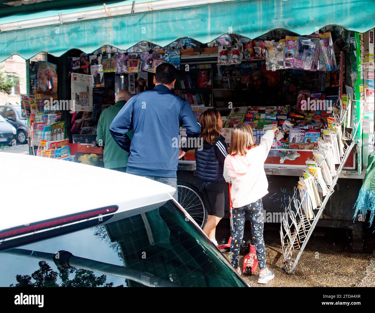 Italy rome newspapers kiosk hi-res stock photography and images - Alamy