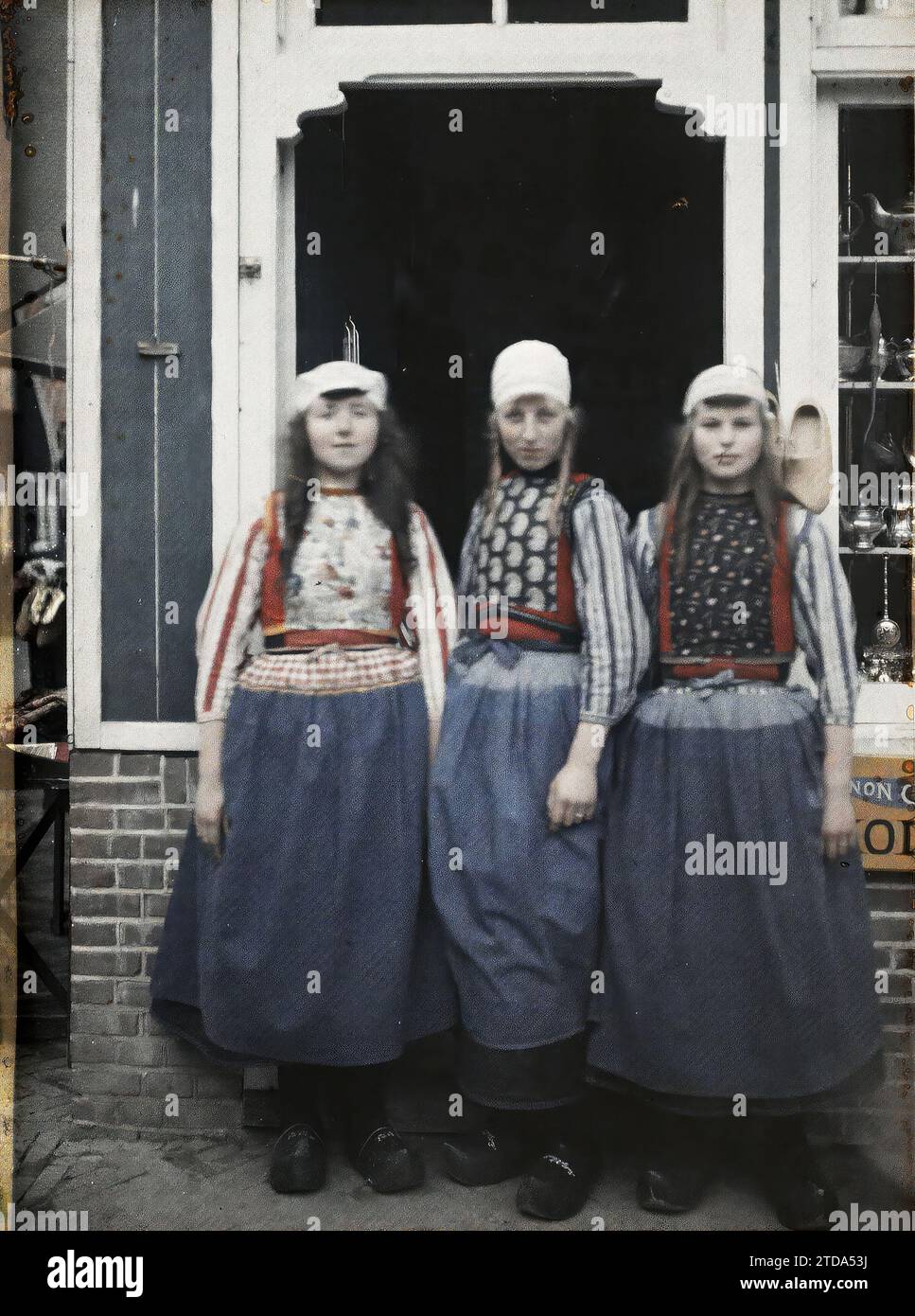 Volendam girls hi-res stock photography and images - Alamy