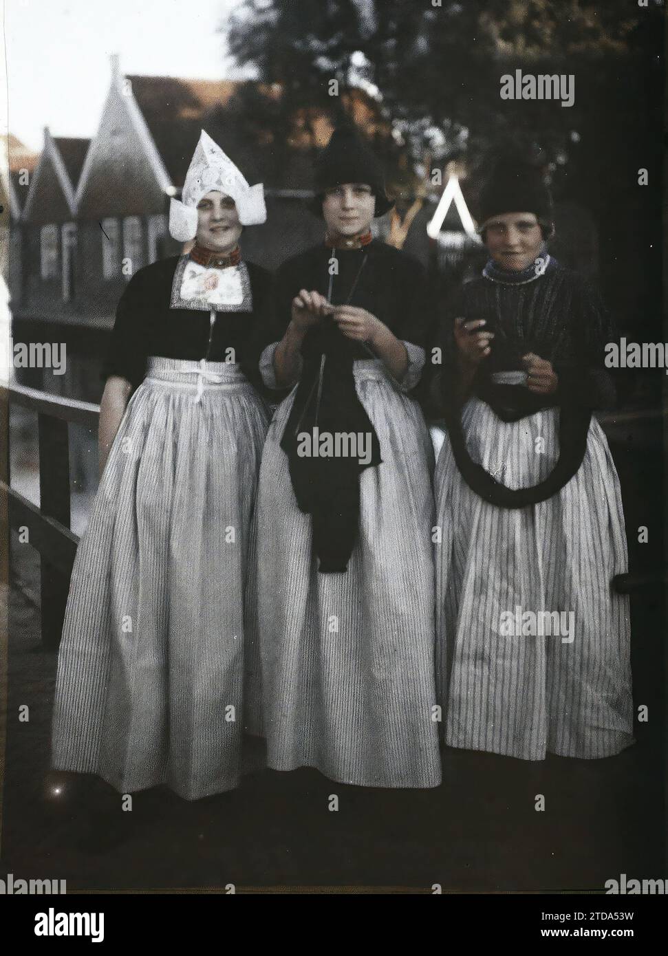 Volendam girls hi-res stock photography and images - Alamy