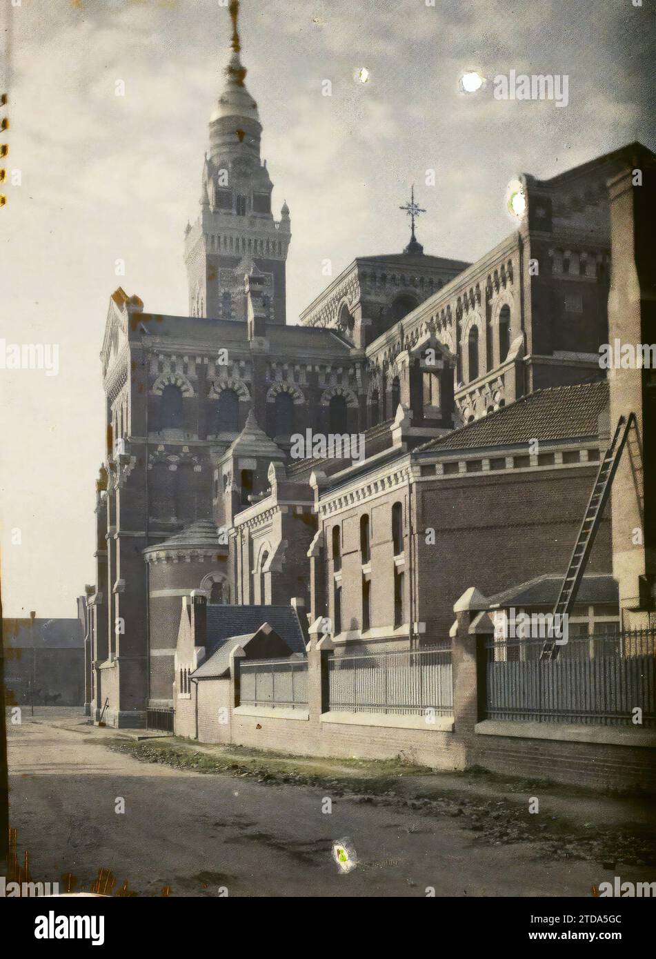 Albert, France, Religion, Habitat, Architecture, First World War ...