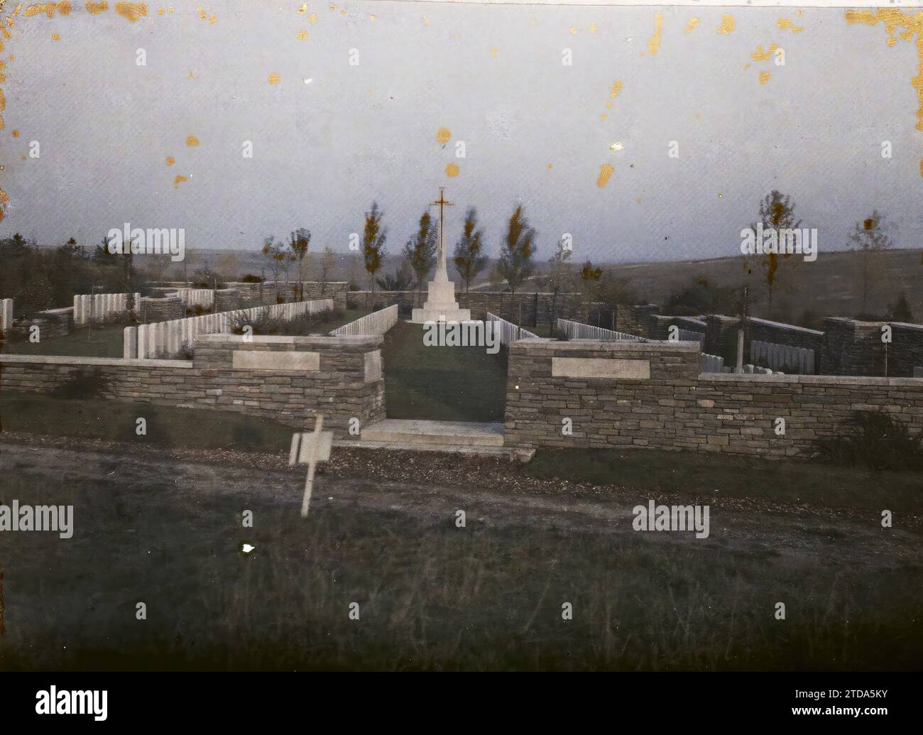 4 british cemeteries hi-res stock photography and images - Alamy