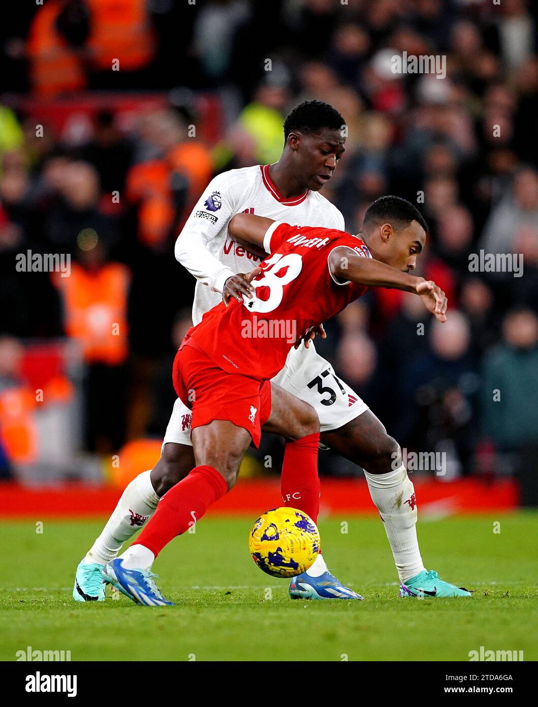 Manchester United's Kobbie Mainoo and Liverpool's Ryan Gravenberch ...