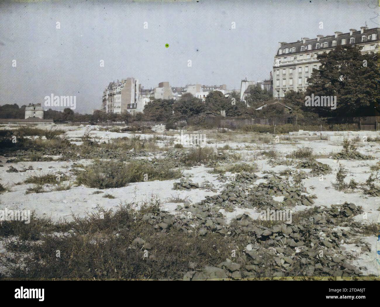 Paris (16th arr.), France The area of the old fortifications at the ...