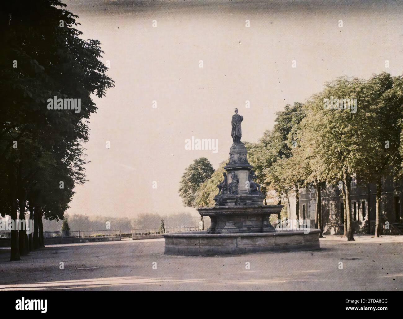 Nevers, France The fountain on the Place de la République, Art, Habitat ...