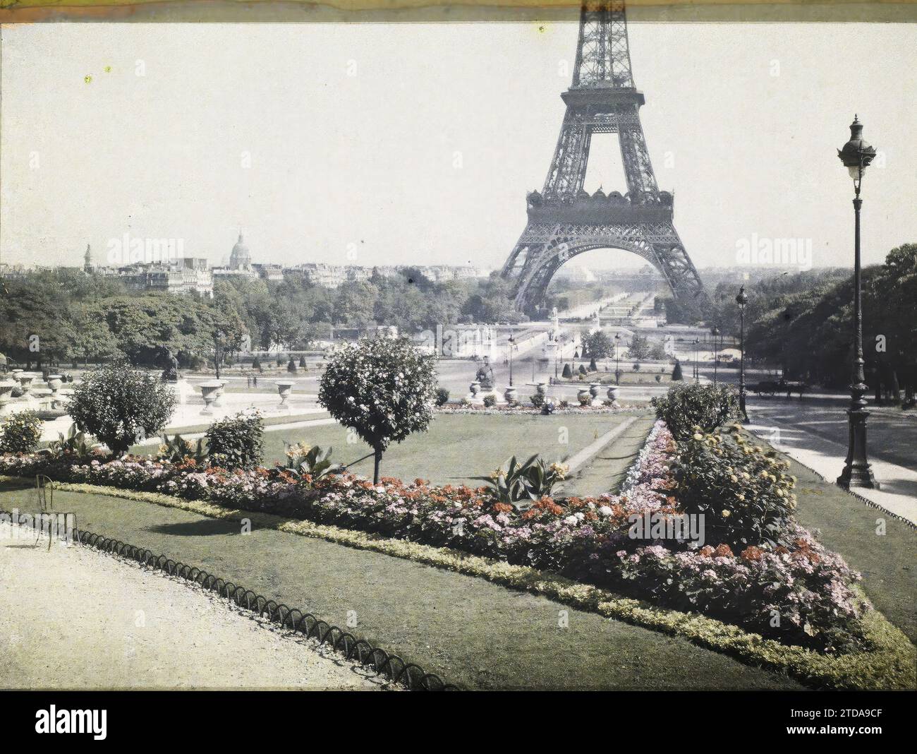 Tour eiffel paris 1930 hi-res stock photography and images - Alamy