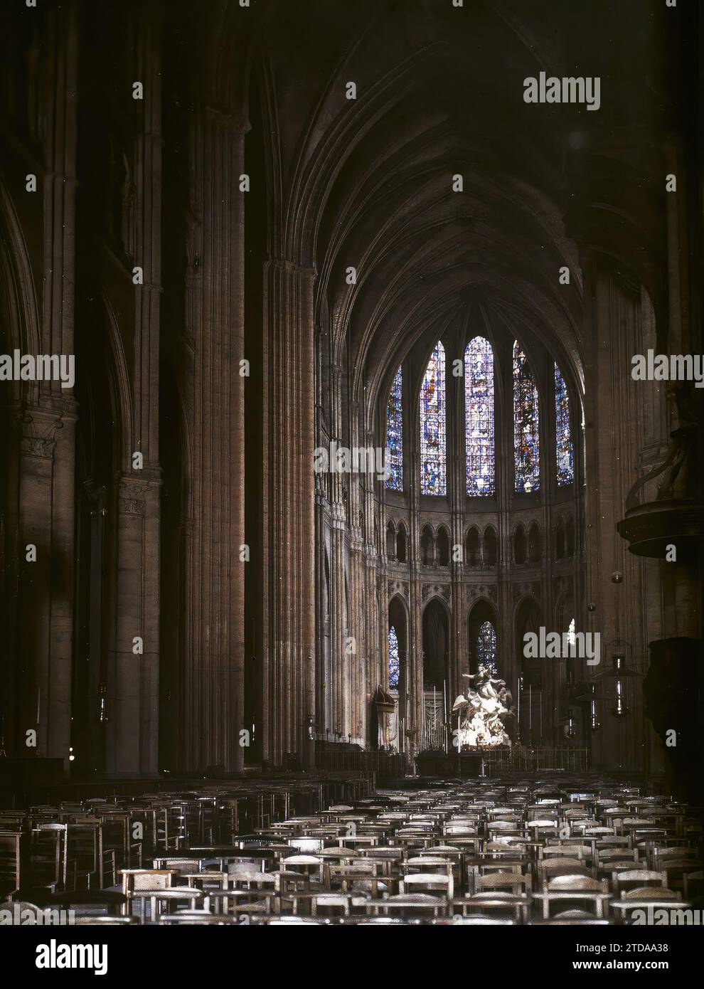 Chartres, France The central nave and choir of Notre-Dame Cathedral ...