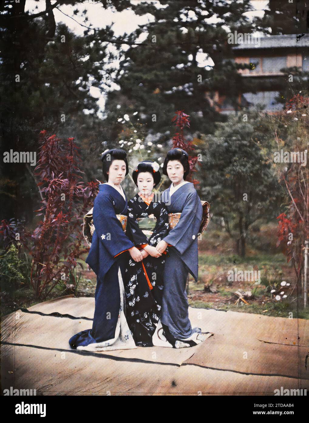 Japan actress dancers dressed hi-res stock photography and images - Alamy