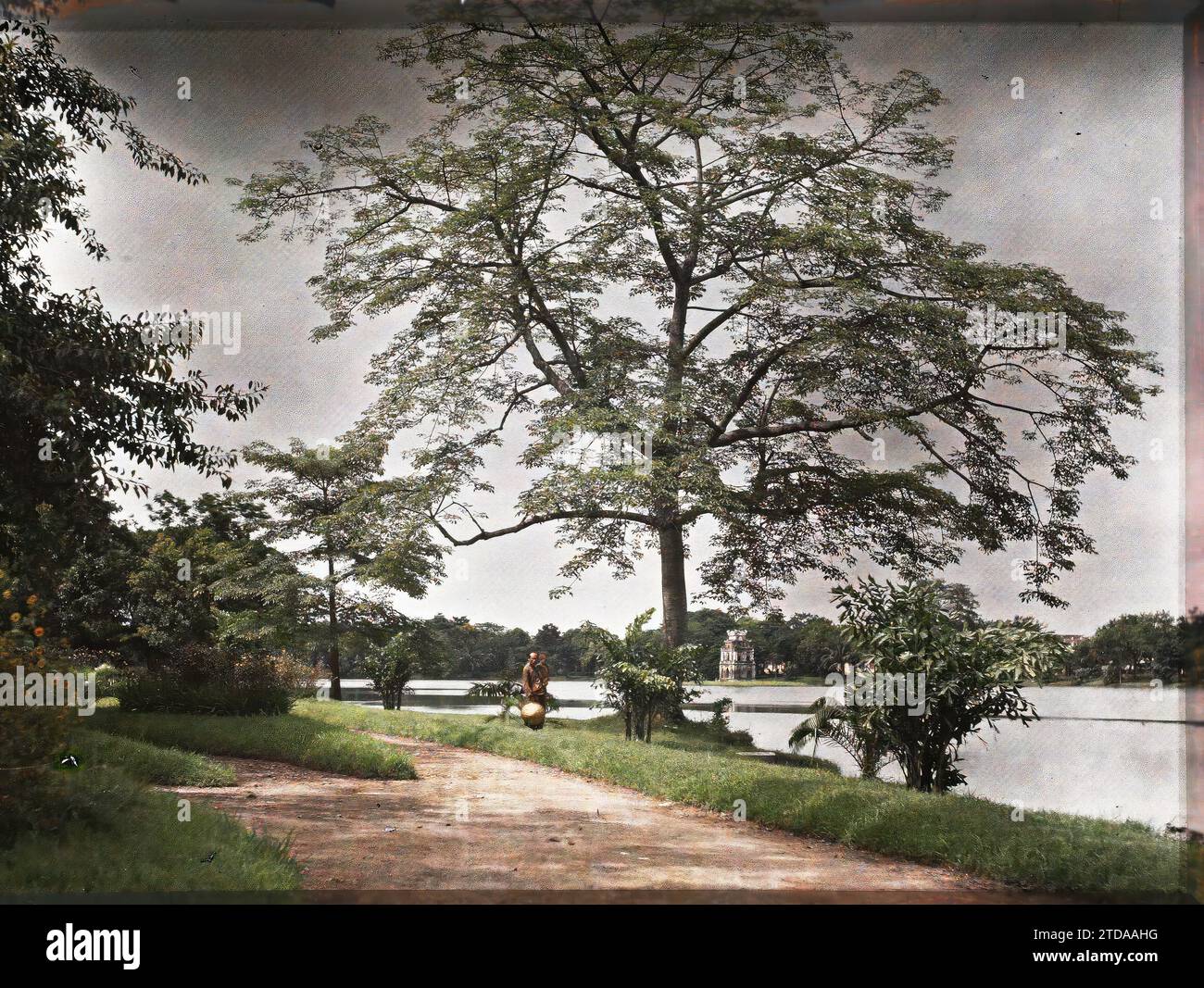 Hà-nôi, Hainoi Vietnam, Tonkin, Indochina The banks of the Small Lake ...