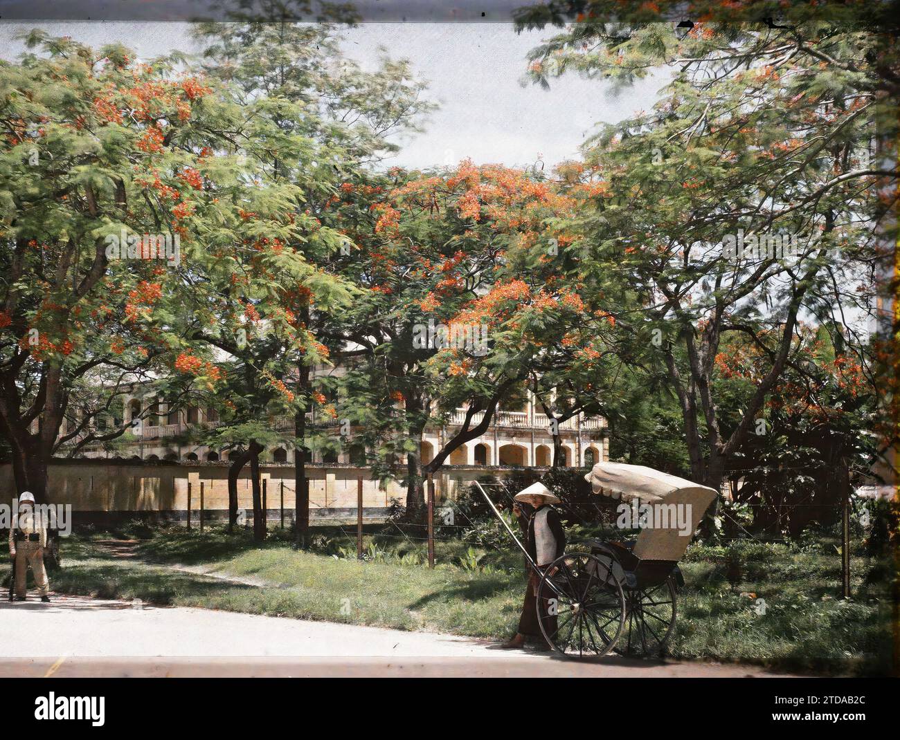 Hà-nôi, Hainoi Vietnam, Tonkin, Indochina A rickshaw under the ...