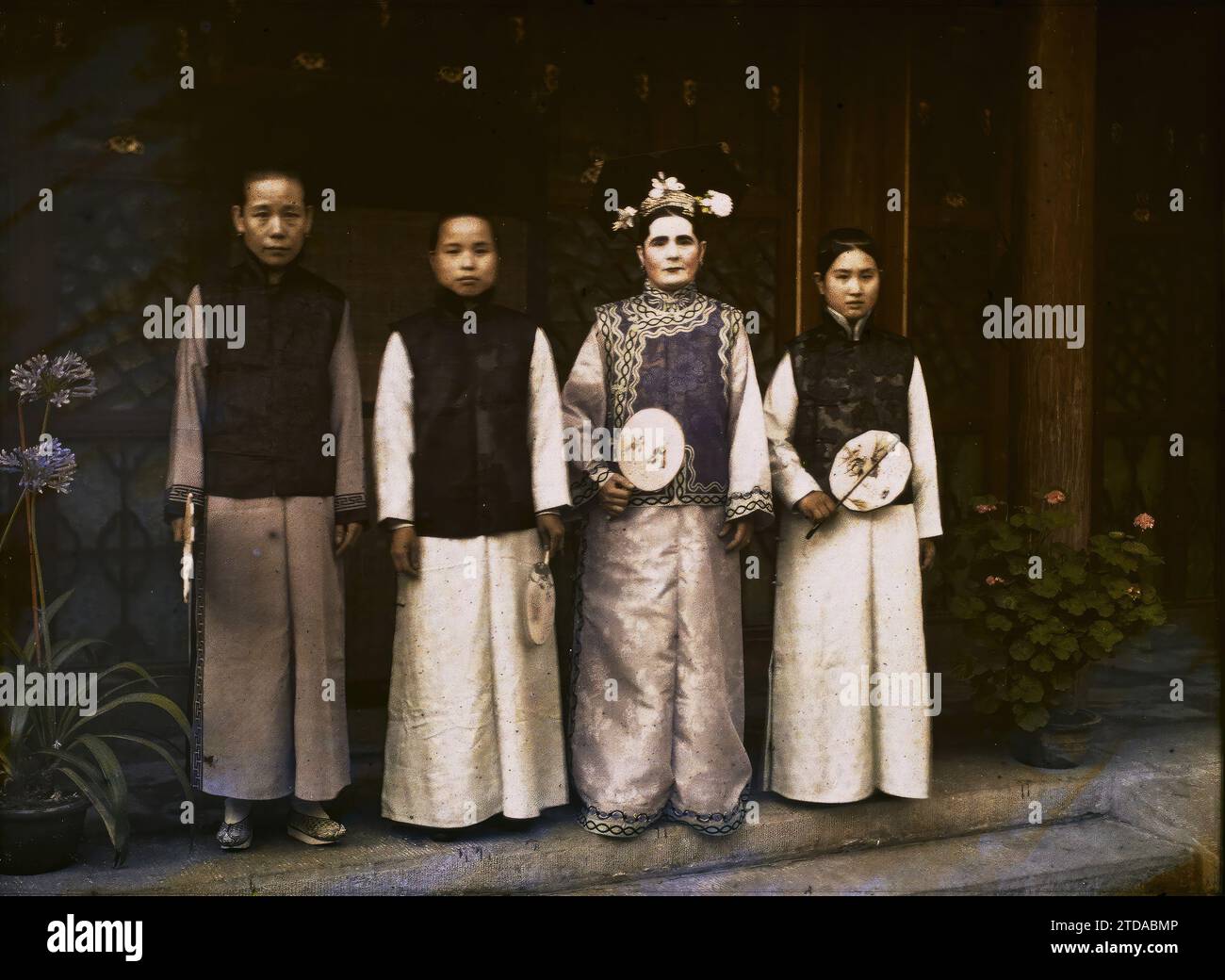 Foreign costume hi-res stock photography and images - Alamy