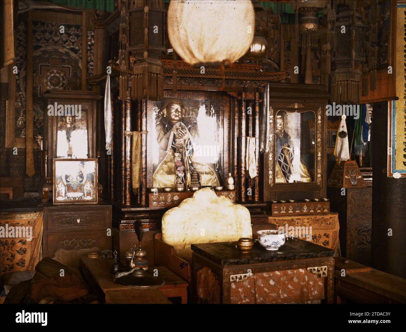 Yonghegong lamaist monastery hi-res stock photography and images - Alamy