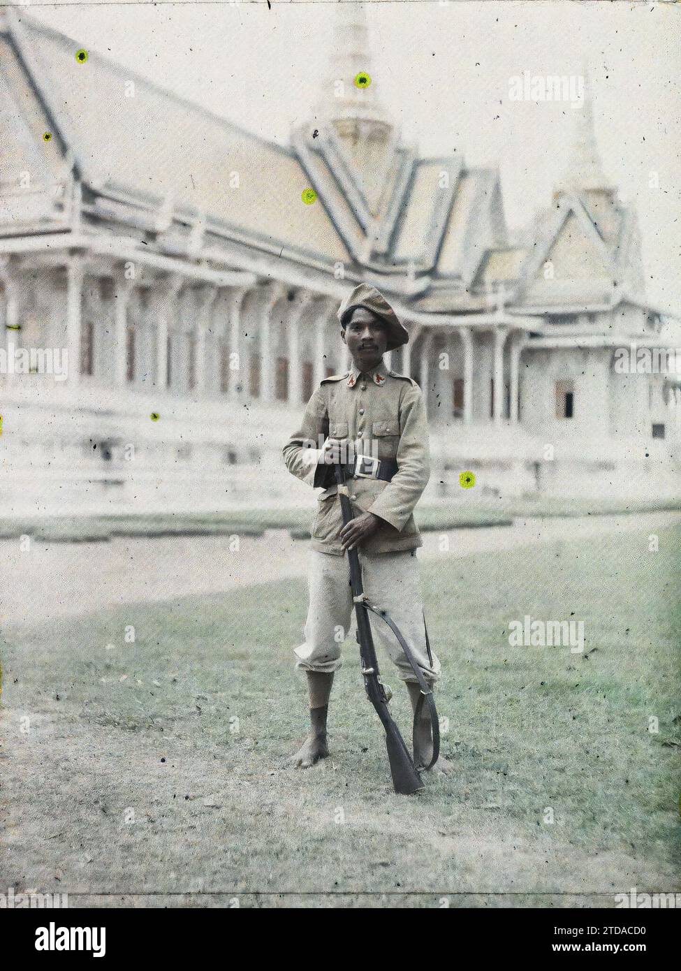 Royal Palace, Phnom Penh, Cambodia, Indochina Guard in front of the ...