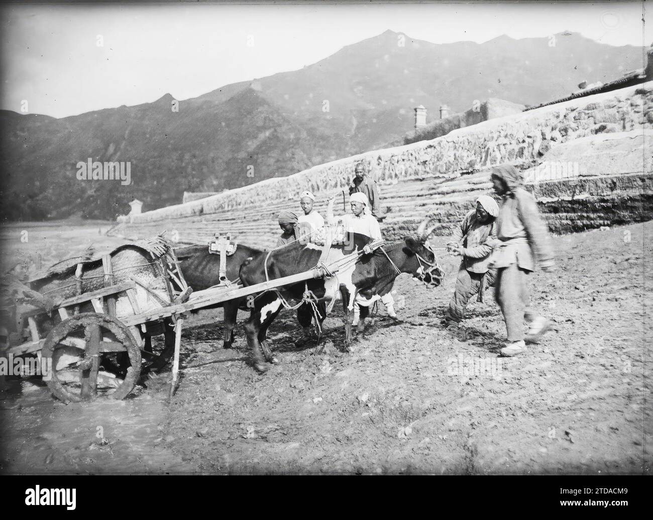 Human pulled cart hi-res stock photography and images - Alamy