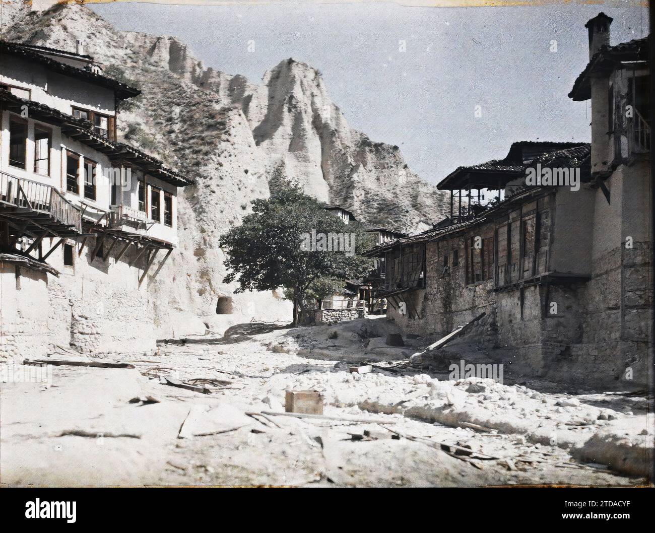 Dug houses hi-res stock photography and images - Alamy