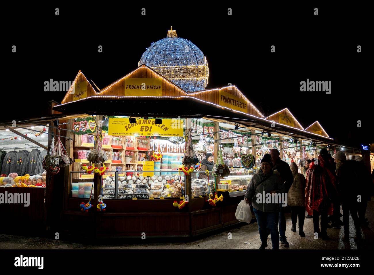 Linz, Österreich. 15. Dezember 2023. Stände am Linzer Weihnachtsmarkt ...