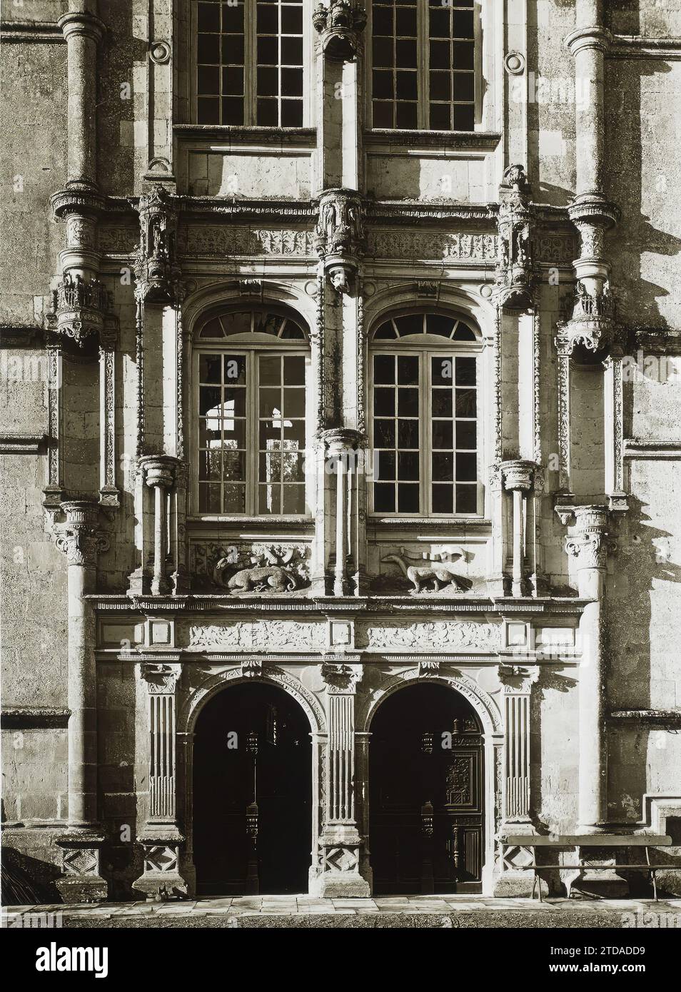 Le chateau main entrance hi-res stock photography and images - Alamy