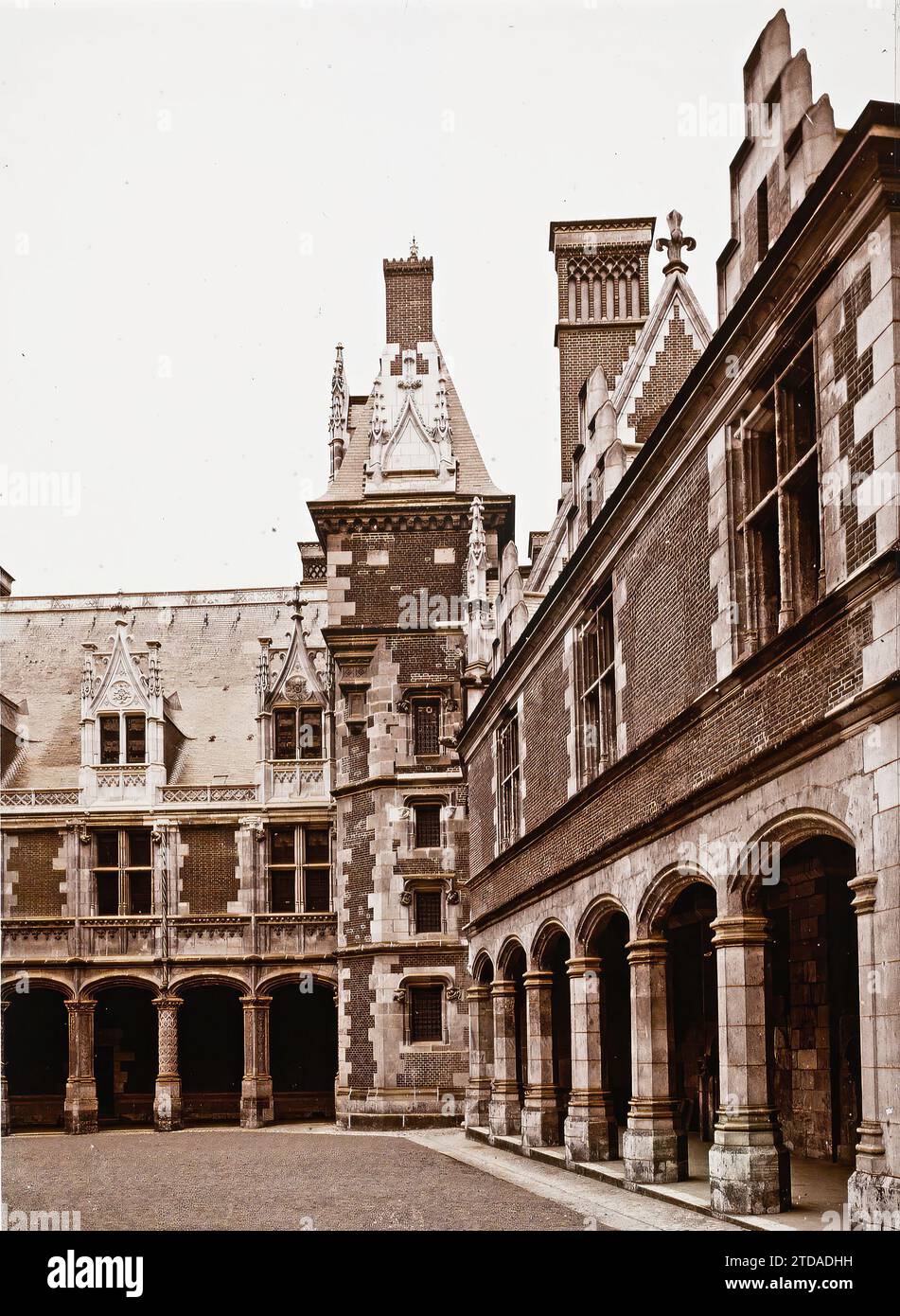 Blois, France The Louis XII wing with the Saint-Calais chapel ...