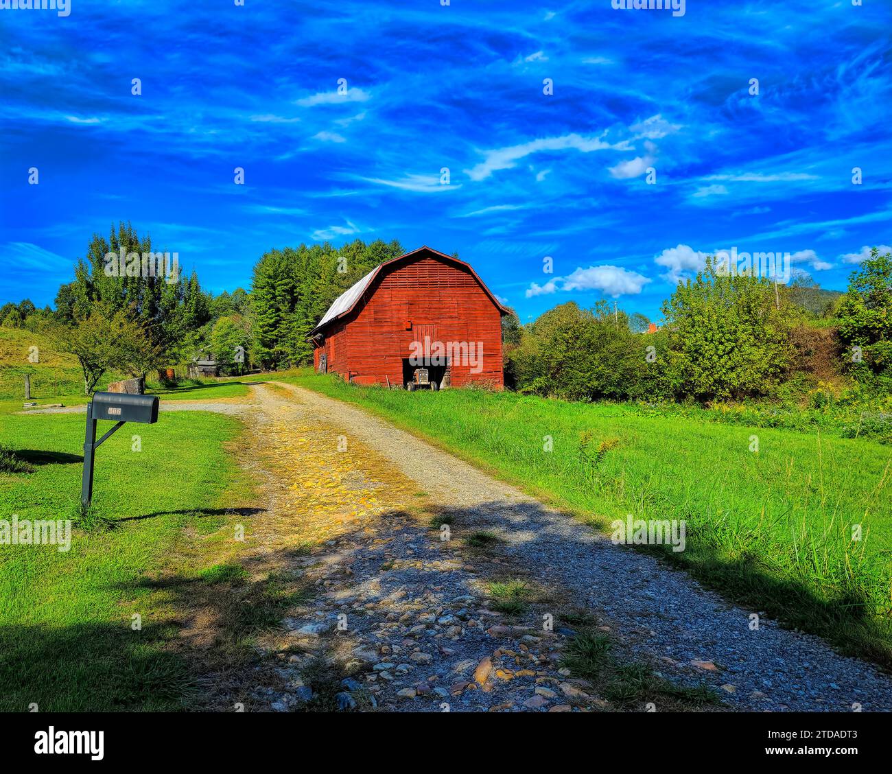 Historical red barn hi-res stock photography and images - Alamy