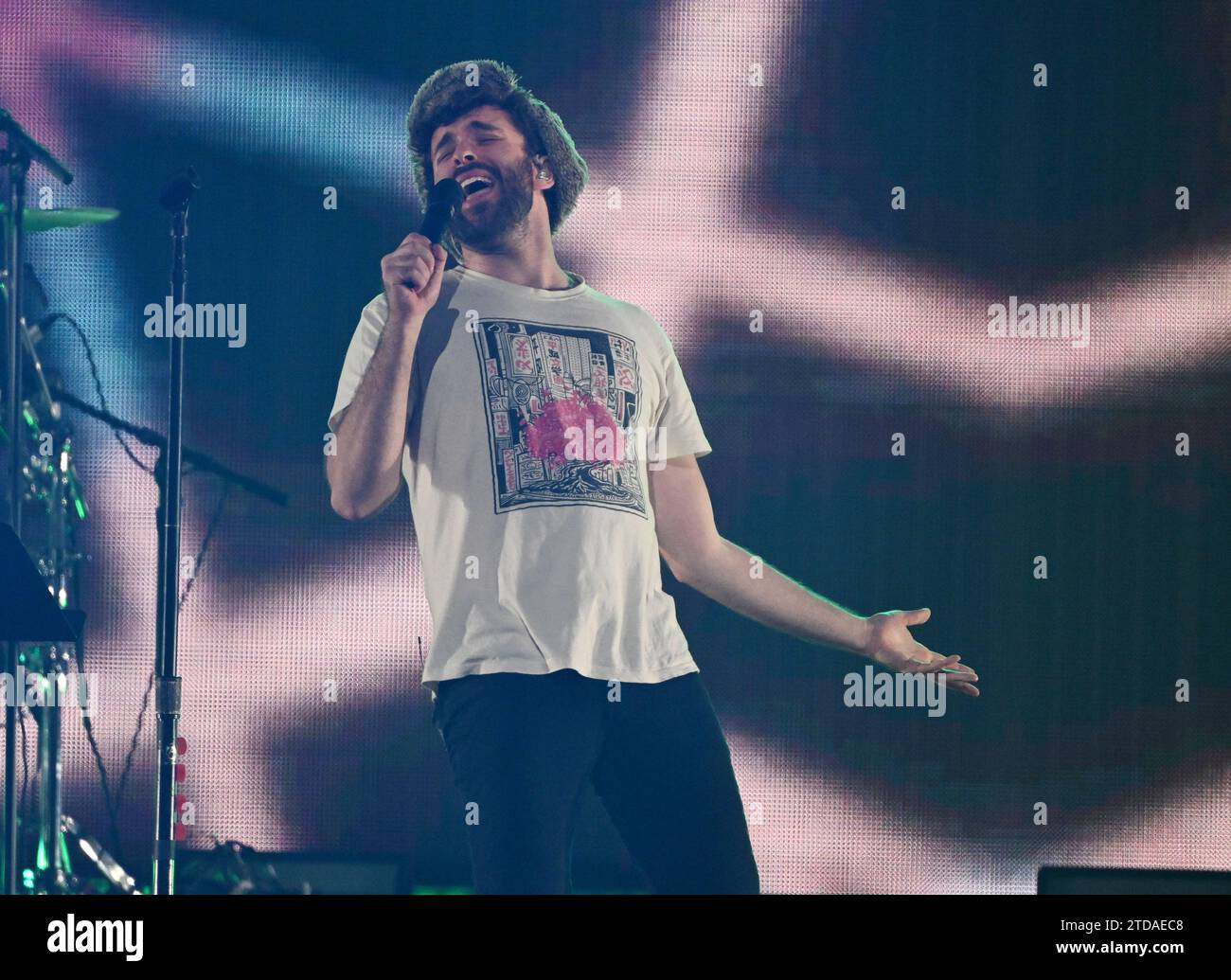 Ajr on stage hi-res stock photography and images - Alamy