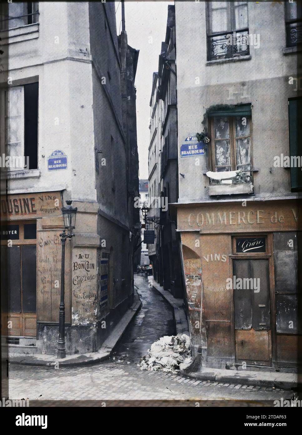 Intersection in paris hi-res stock photography and images - Alamy