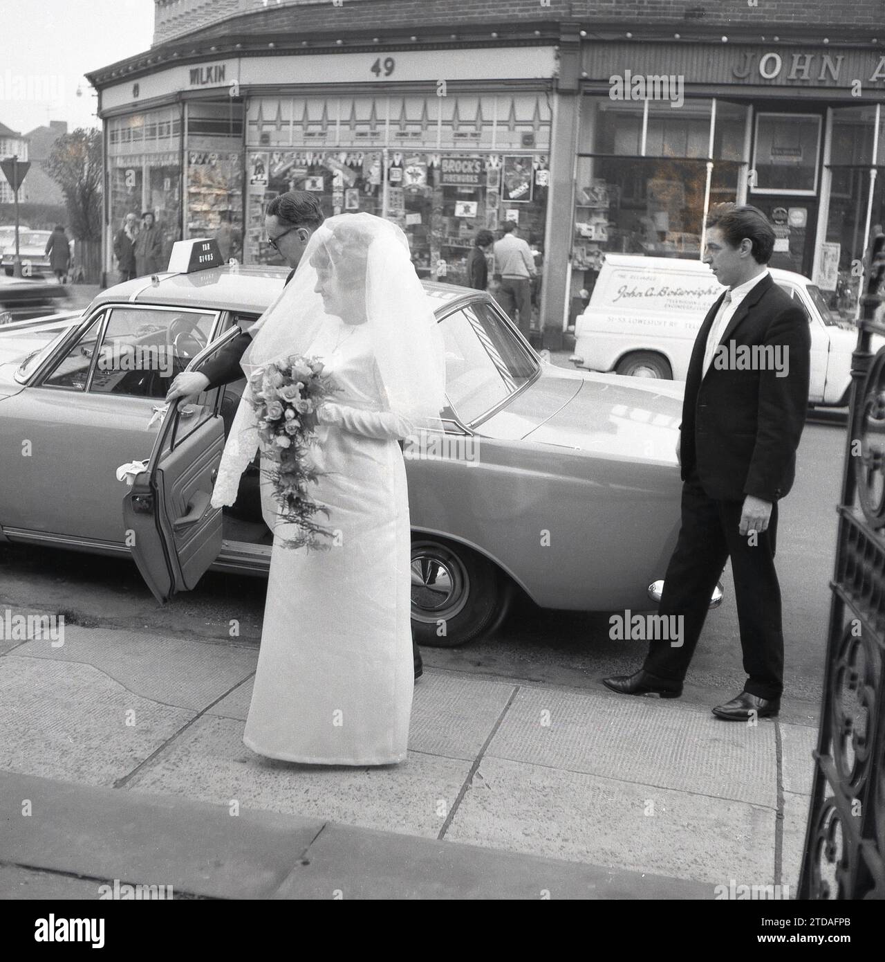 1960s wedding dress hi-res stock photography and images - Alamy