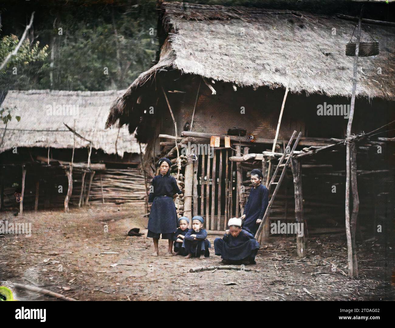 Lung-côt, Tonkin, Indochina Thai villagers (thô) in front of their ...