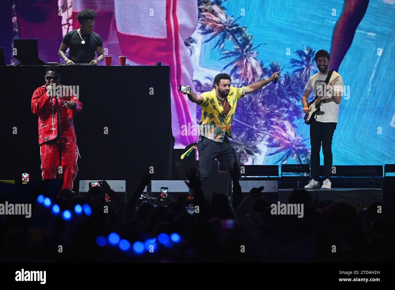 Ajr on stage hi-res stock photography and images - Alamy