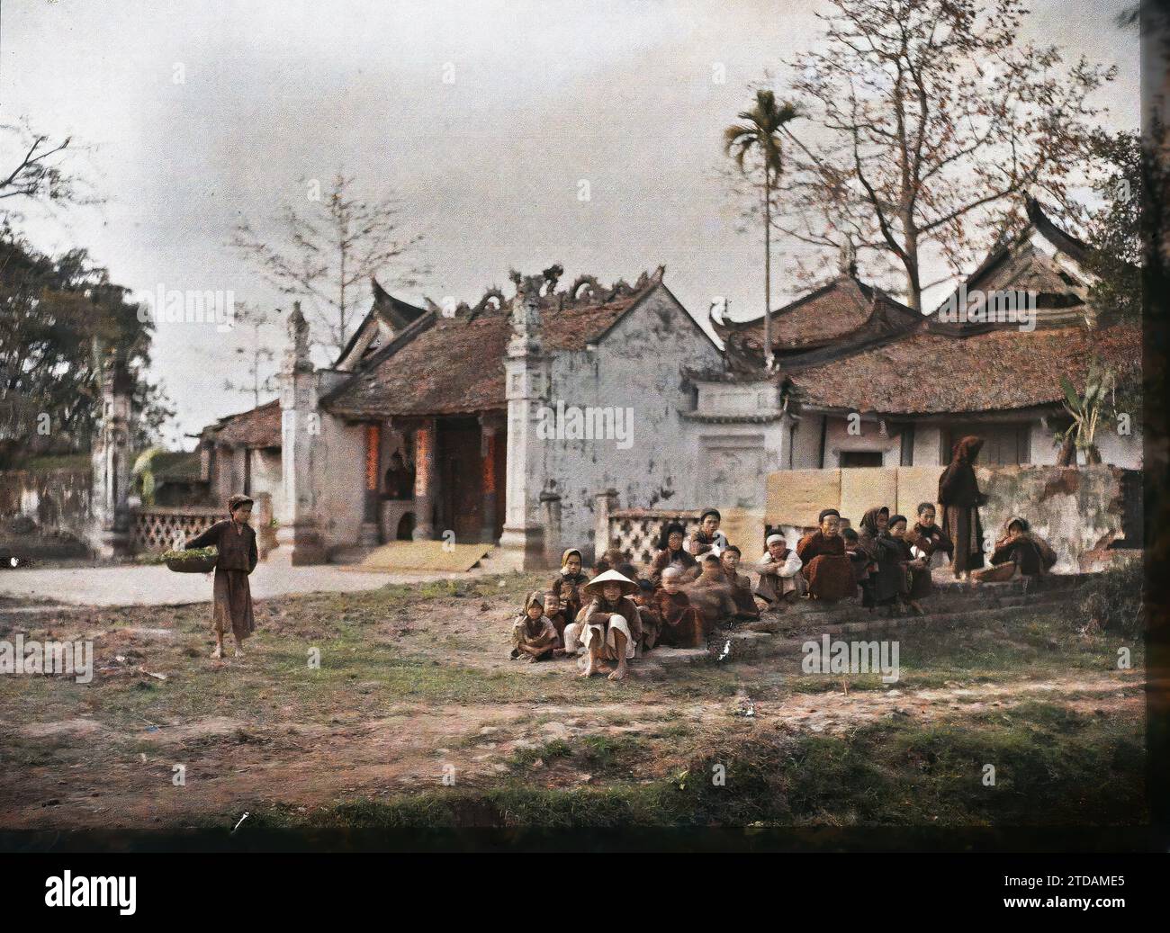 Thanh-tri, Tonkin, Indochina A group of villagers (mainly children ...