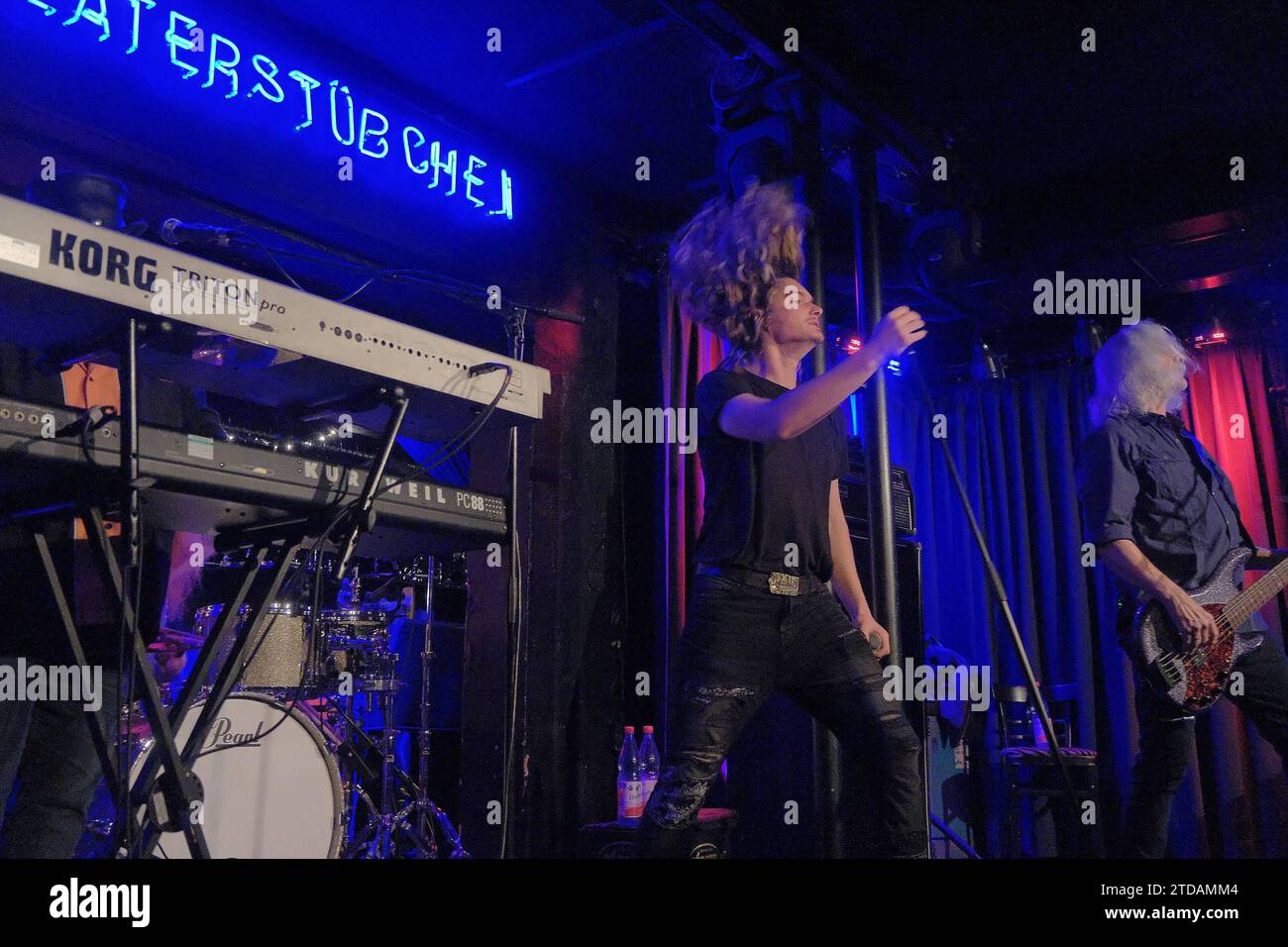 10.12.2023 xkhx Kassel, Theaterstübchen Konzert Molly Hatchet itarre ...