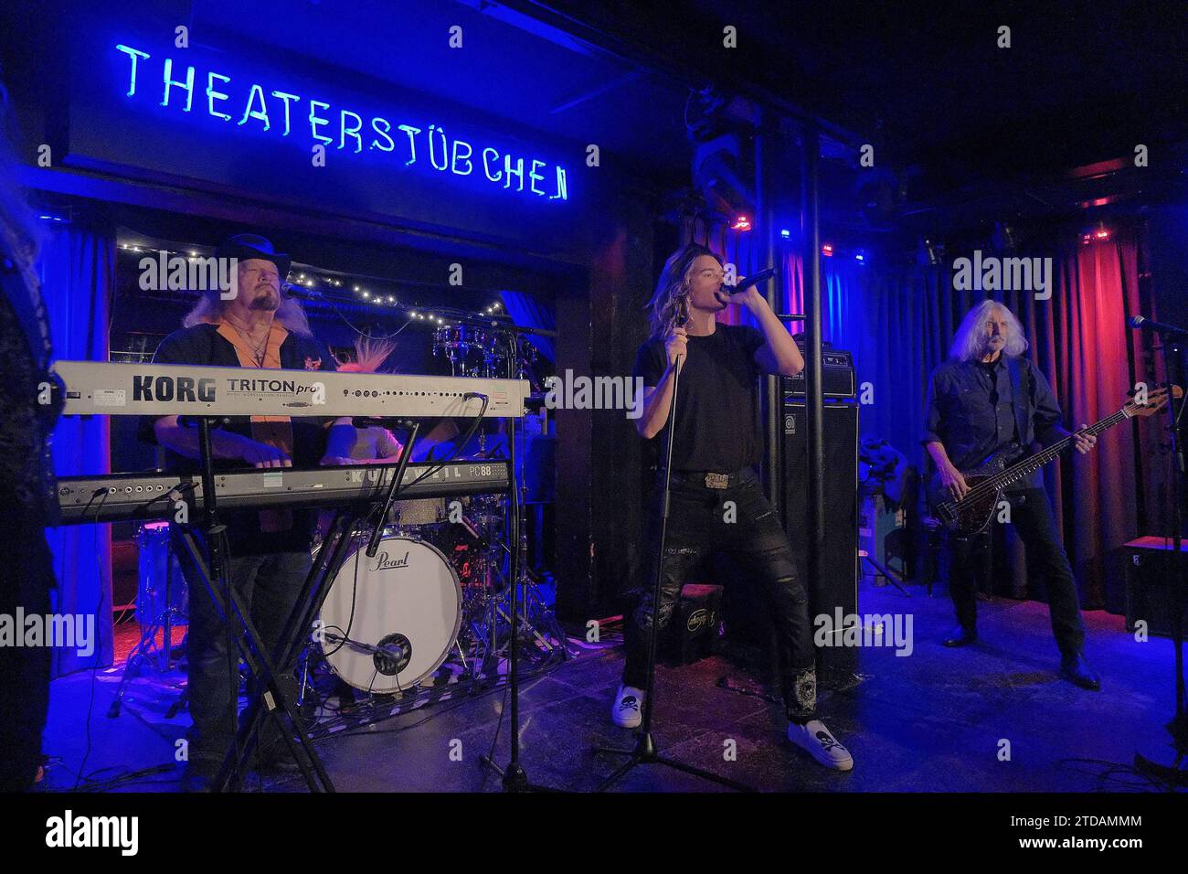 10.12.2023 xkhx Kassel, Theaterstübchen Konzert Molly Hatchet itarre ...