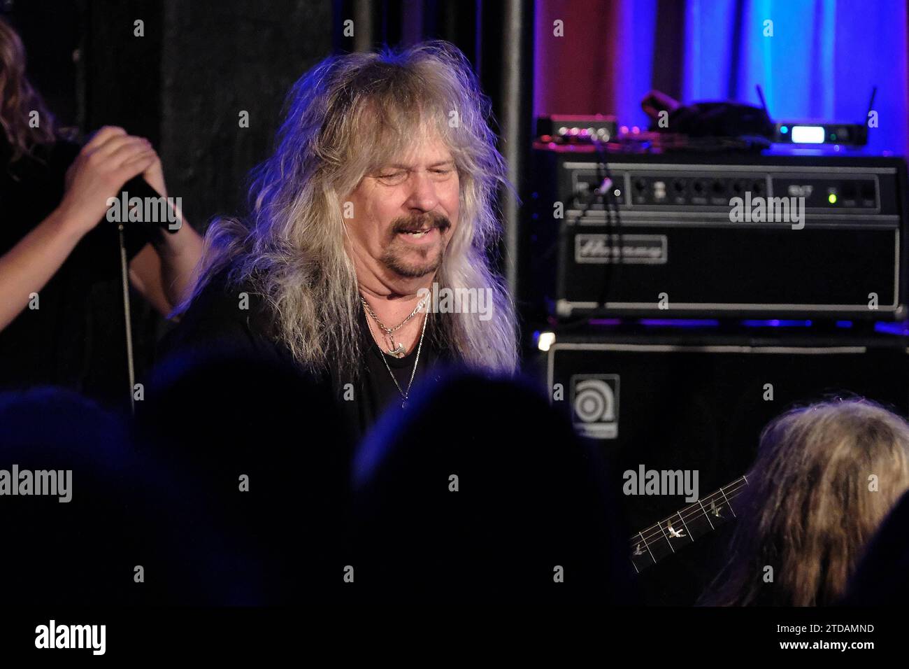 10.12.2023 xkhx Kassel, Theaterstübchen Konzert Molly Hatchet itarre ...